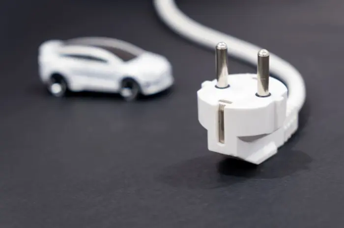 Comparing Hybrid and Electric Vehicles: Key Differences • ILGB TFF Comparing Hybrid and Electric Vehicles: Key Differences • ILGB TFF